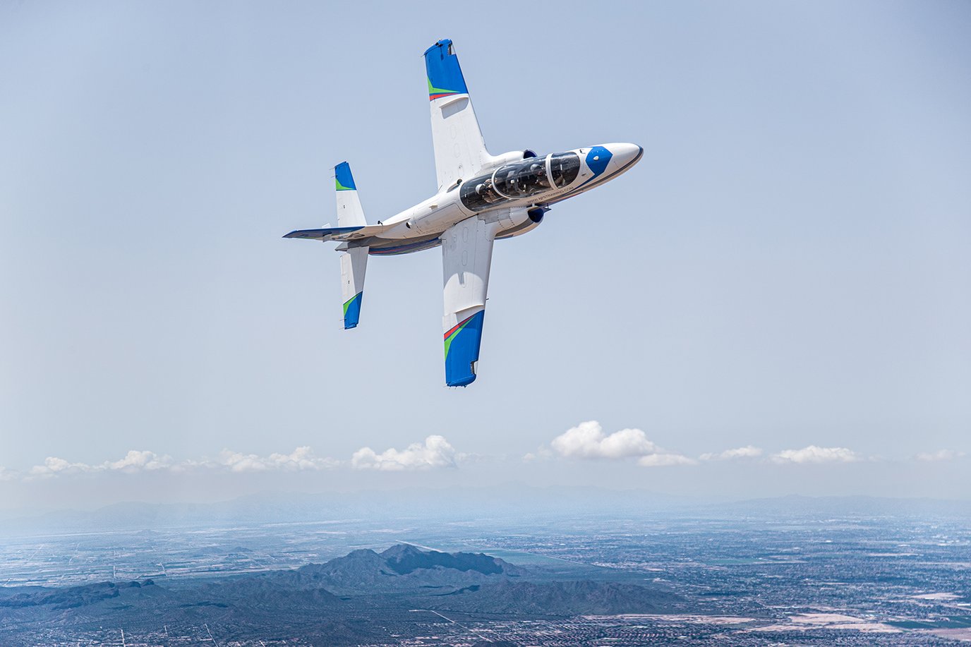 Marchetti S211: A Jet Trainer Excelling in UPRT