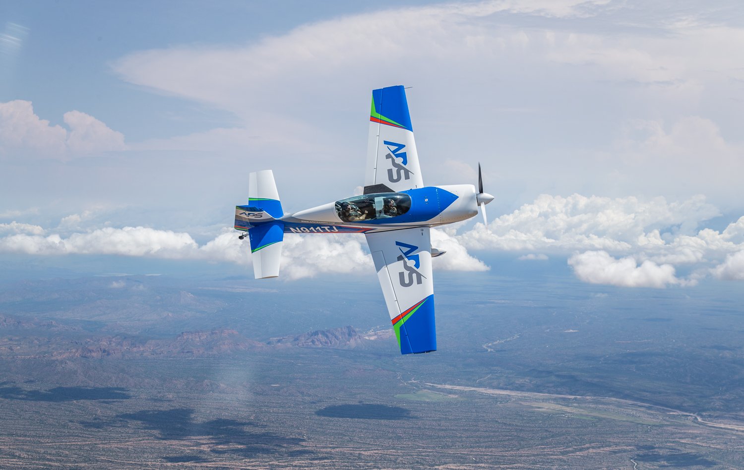The Extra 300L: A High-Performance Aerobatic Powerhouse for UPRT